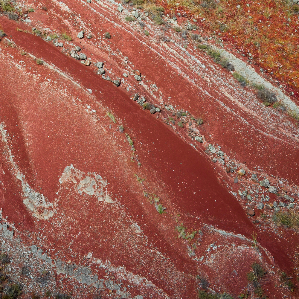 Terres rouges du Salagou – LA TERRE AU BOUT DU FIL