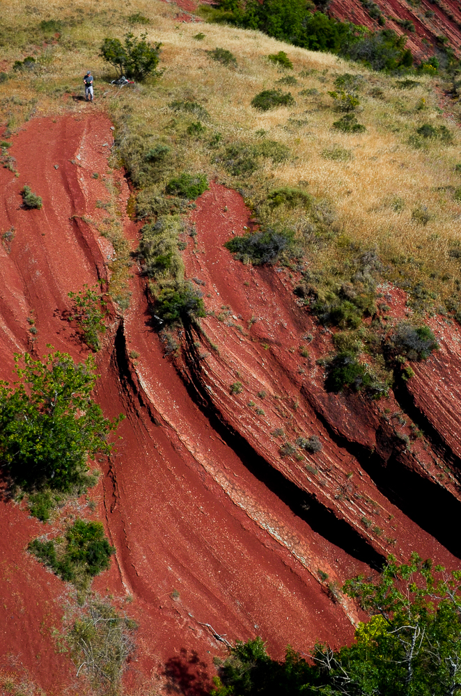 Terres rouges du Salagou – LA TERRE AU BOUT DU FIL